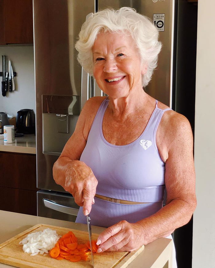 73-Year-Old Woman Shows Off Incredible Transformation - 9GAG