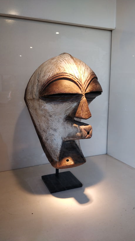 Found this new ‘ooof’ meme statue in Brussels | Worth to watch