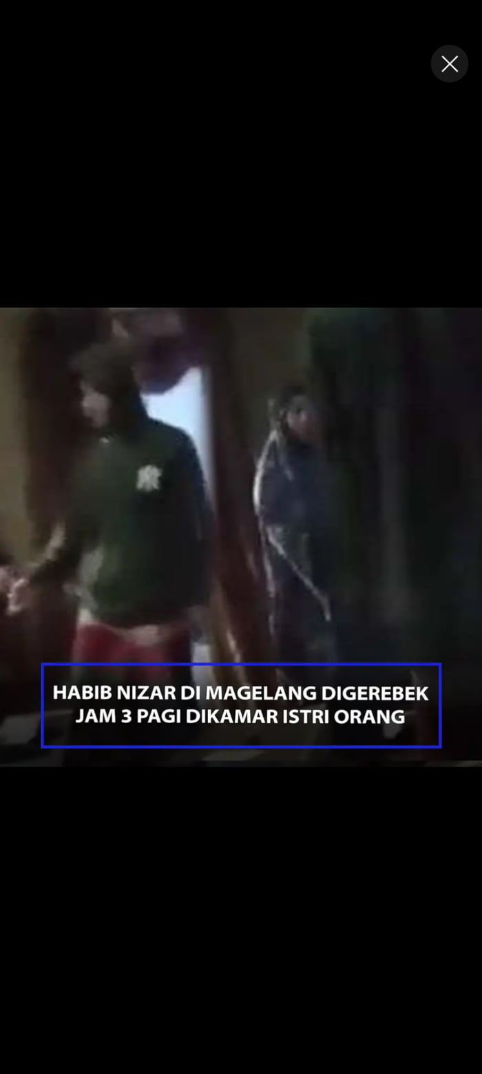 Suami perempuannya lg berlayar dan yg katanya habib ini lg di kamarnya..ga mungkin lg berbagi ...