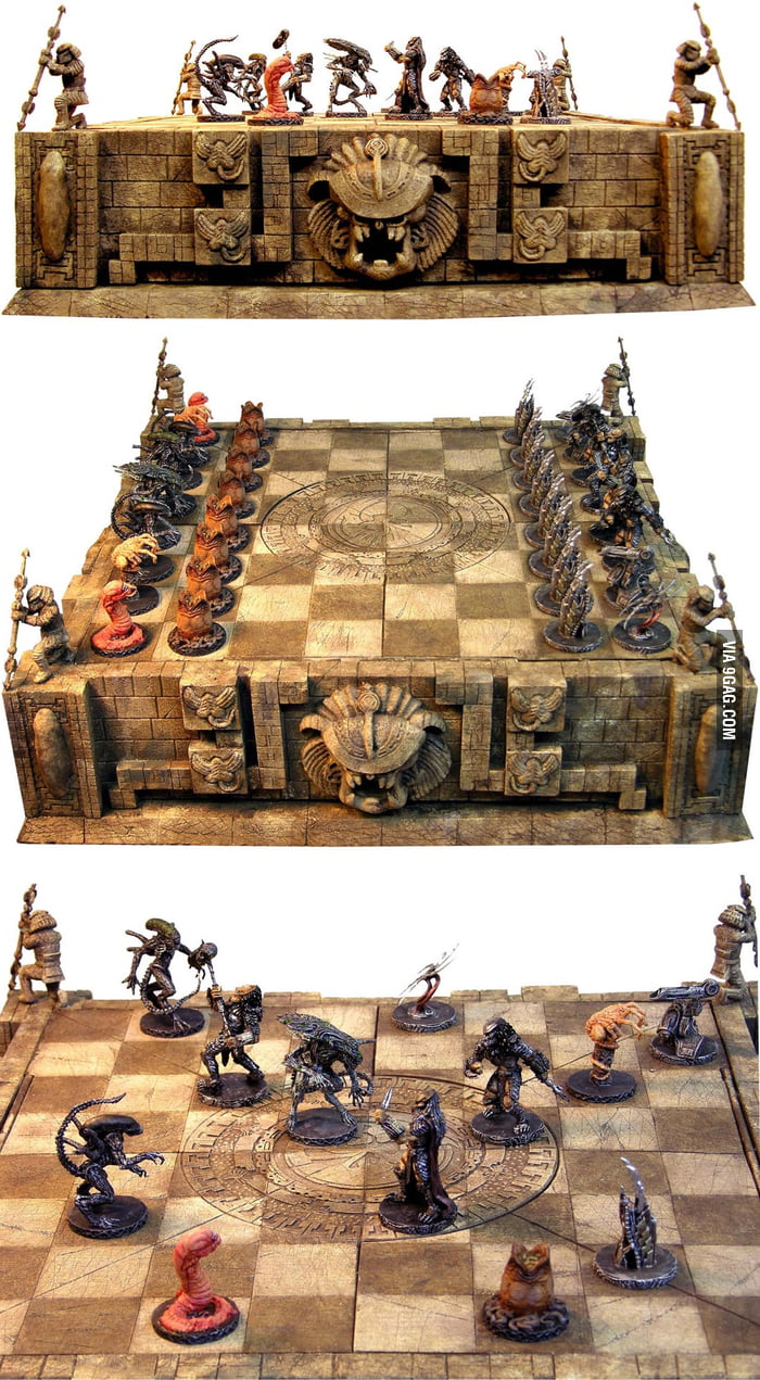 Alien vs Predator Chess set - 9GAG
