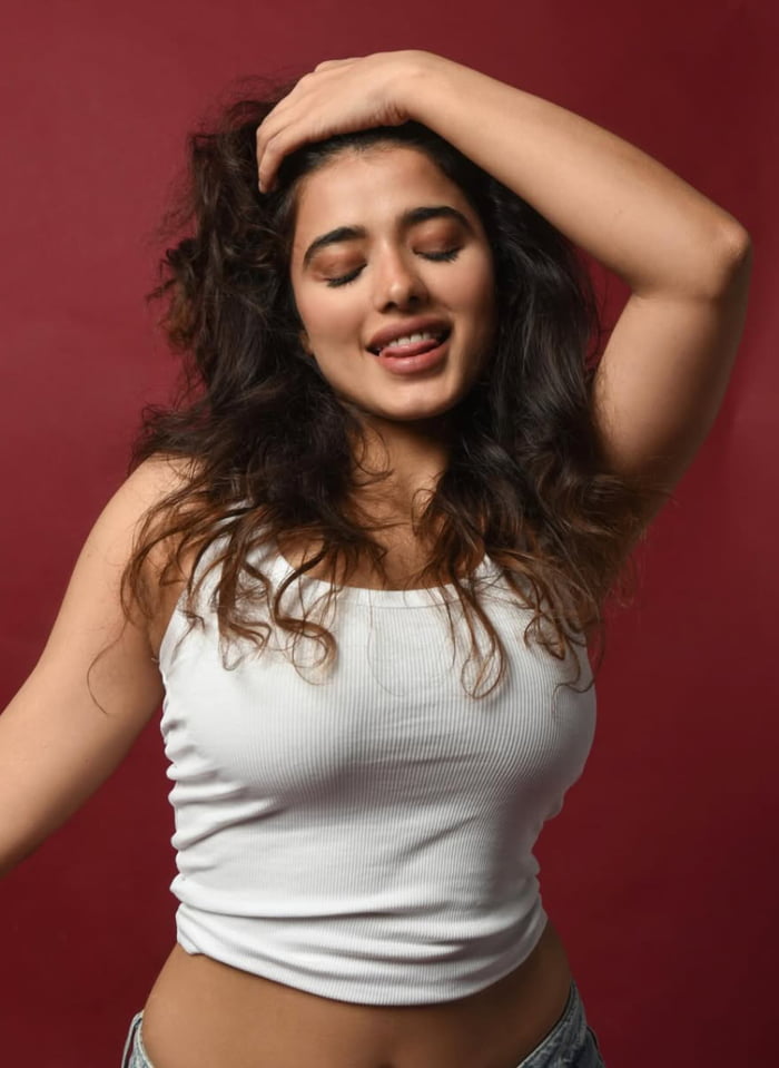 Desi Angela white, Ketika Sharma! - 9GAG