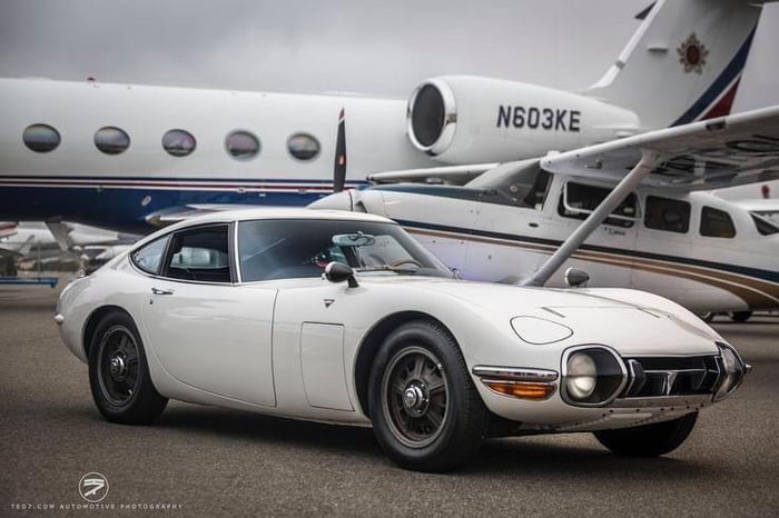 Toyota 2000 GT - 9GAG