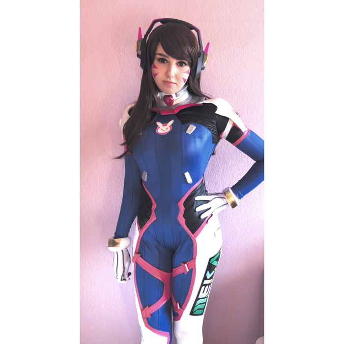 D.Va cosplay - 9GAG