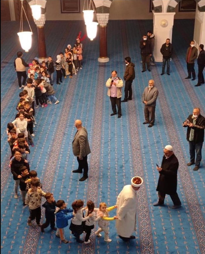Kids in a mosque playing with the Imaam in Istanbul, Turkey. - 9GAG