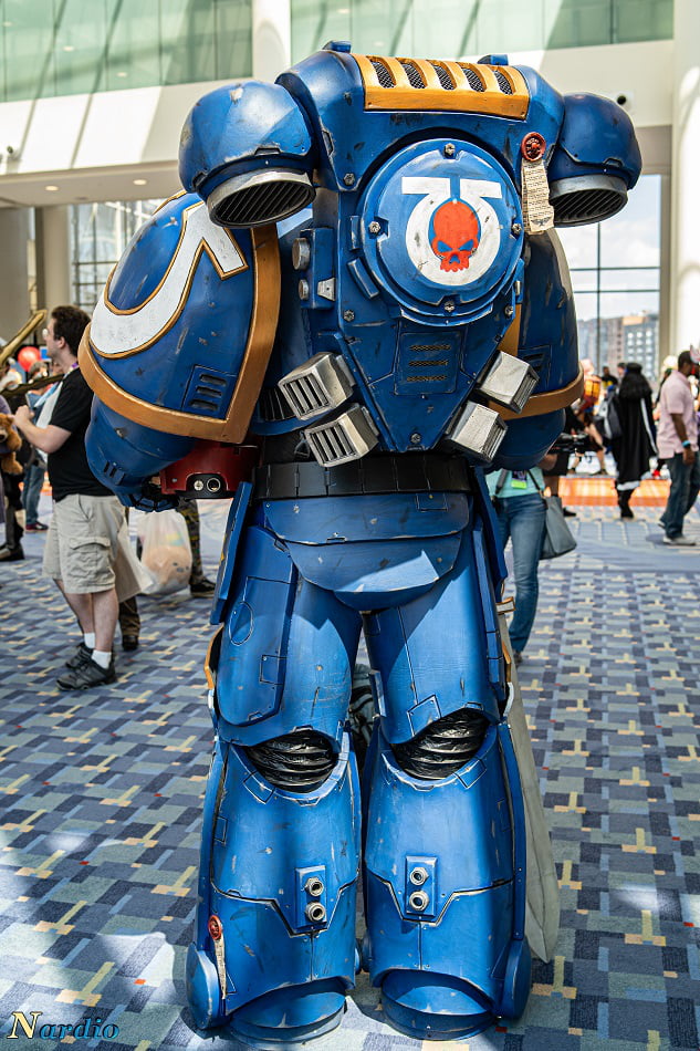 Space Suit Engineer Creates Warhammer 40K Astartes Cosplay - 9GAG