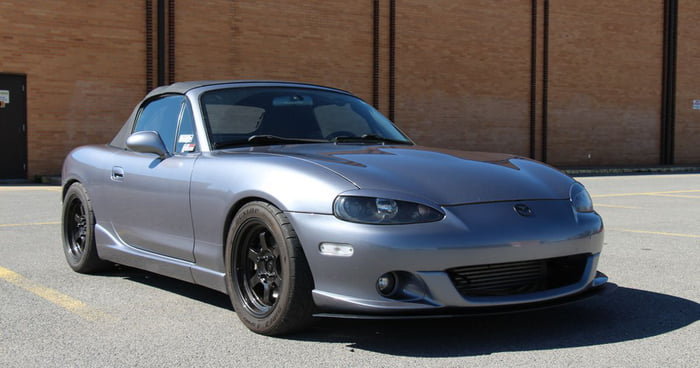 I'm around 190-195 cm tall. Will I fit in a 2nd gen miata/mx5? - 9GAG