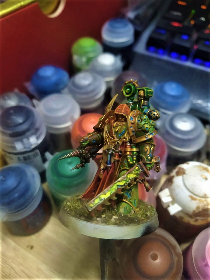 Nauseous Rotbone, the Plague Surgeon of death guard legion. - 9GAG