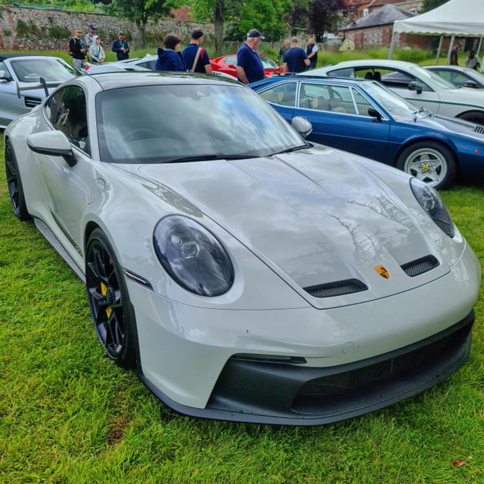 Porsche 911 992 GT3 in Crayon grey 5664x5664 - 9GAG