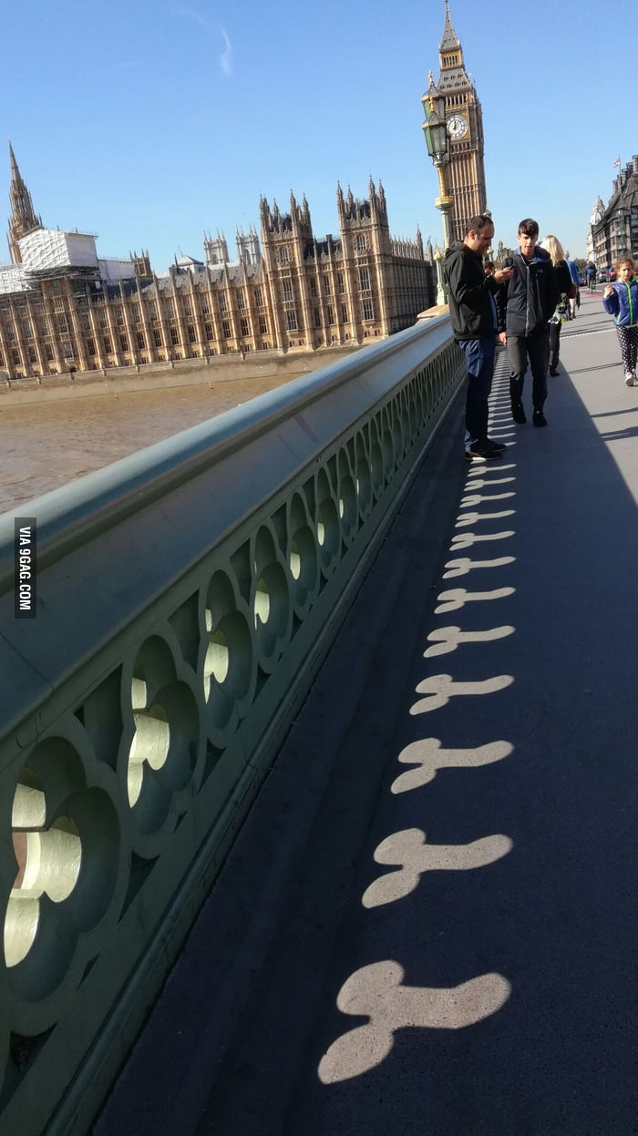 Just a photo of the Big Ben from the Westminster Bridge. Shadows included... - 9GAG