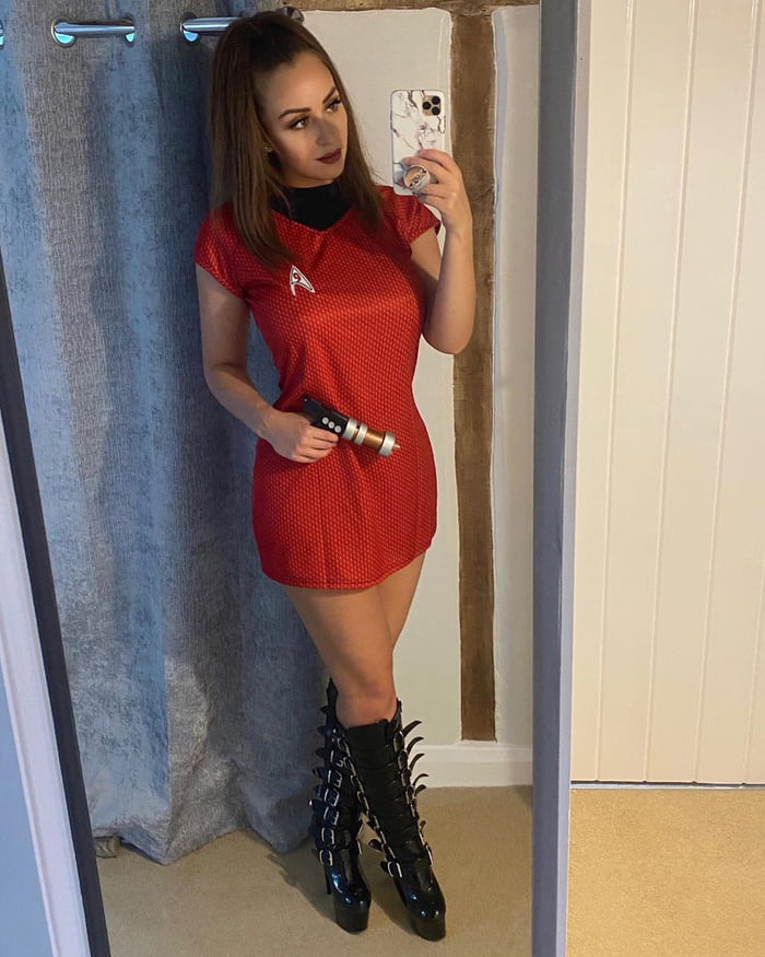 Tabitha Lyons, Redshirt - 9GAG