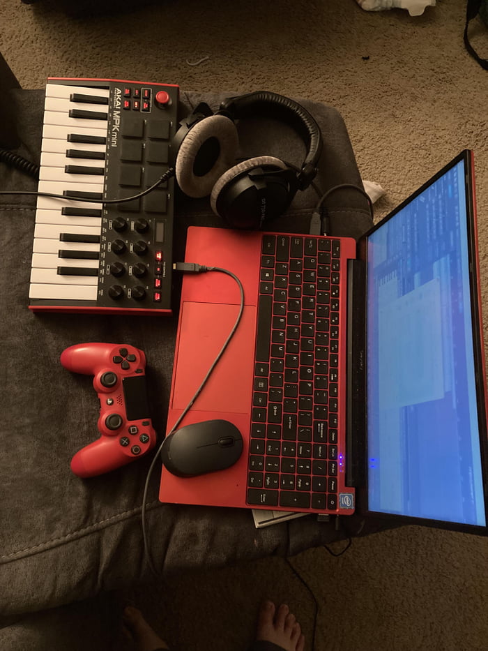 Red and Black setup for music and stuff. - 9GAG