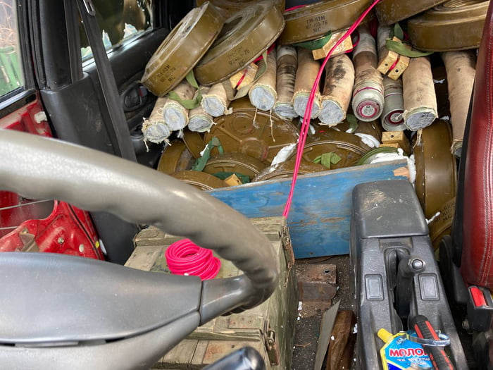 Chechen fighters in Ukraine made a remote controlled VBIED (Vehicle ...