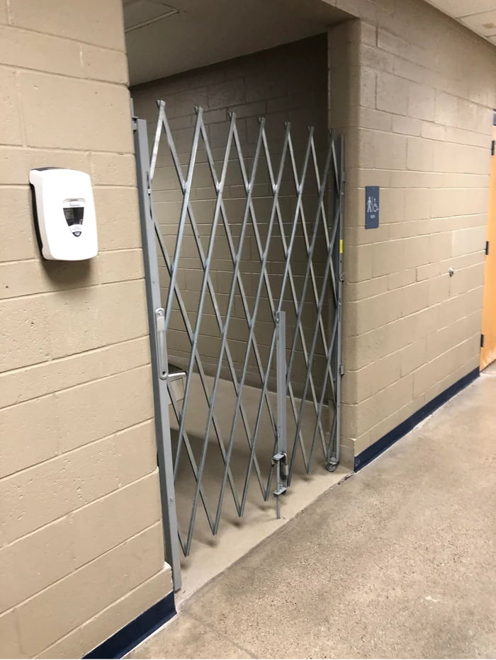 School Put Gates To Lock Bathrooms Between And During Classes 9GAG