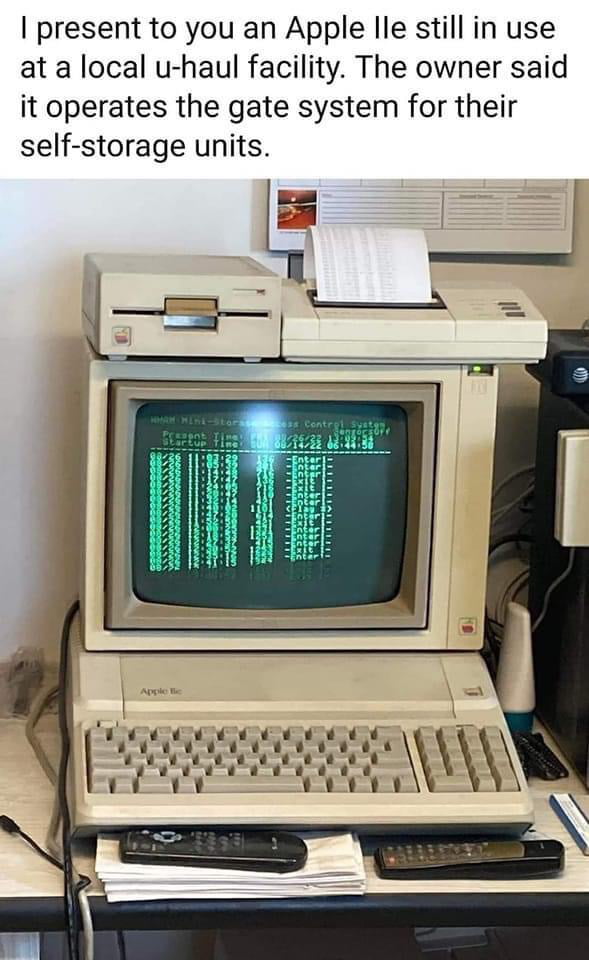 This 1980s computer is still hard at work - 9GAG