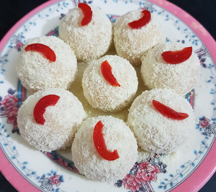 Famous Bangladeshi Sweets 'Kacha Golla' - 9GAG