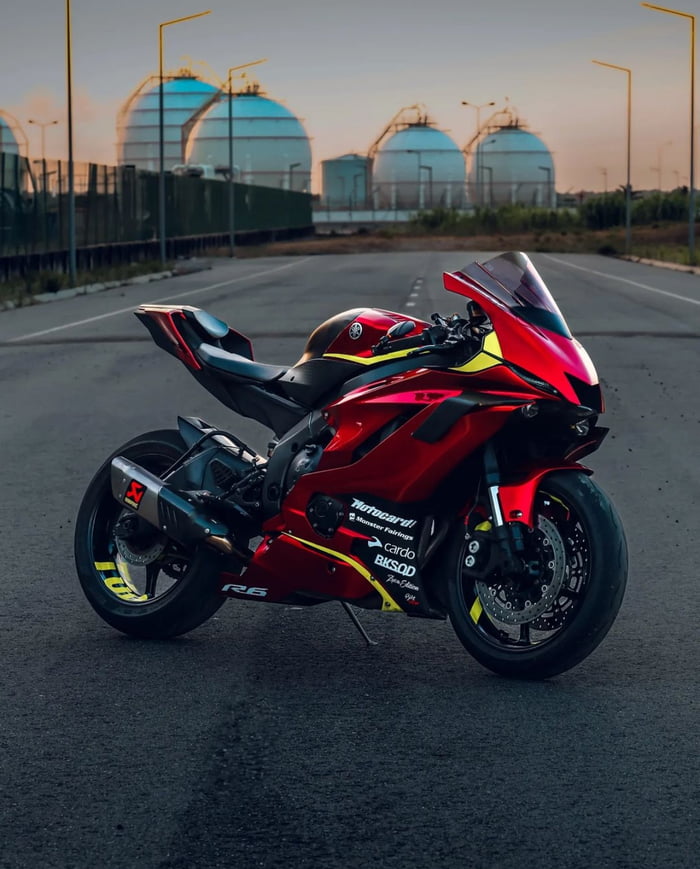 Yamaha R6 appreciation post - 9GAG