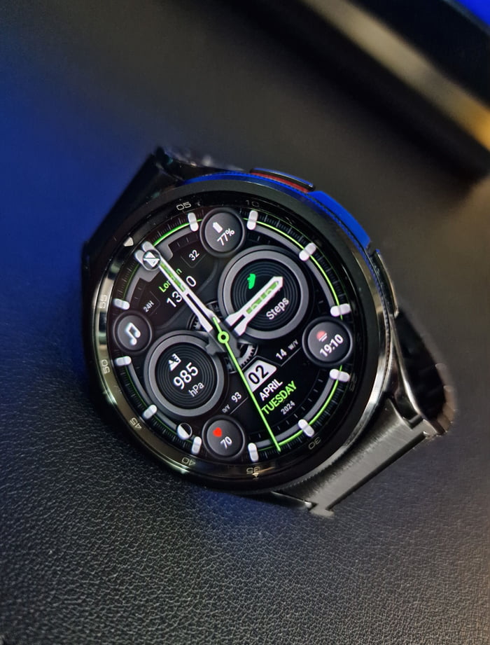 Awesome FREE wear os watch face 🔥 - 9GAG