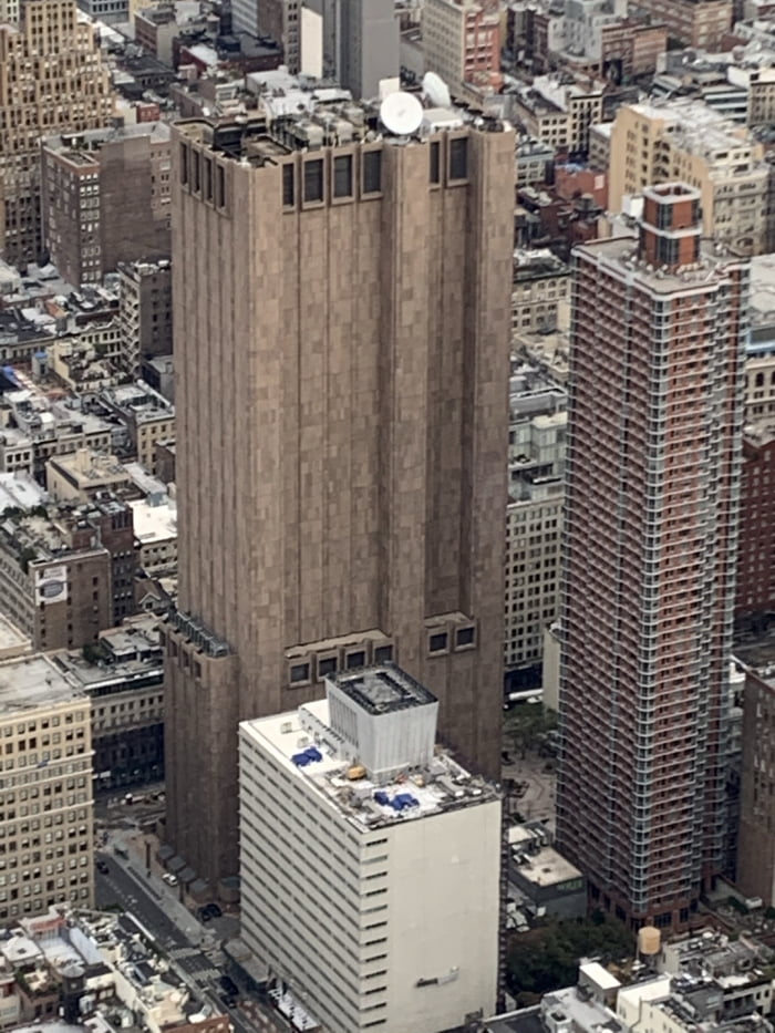 Sky scraper with no windows in NYC what’s inside? - 9GAG