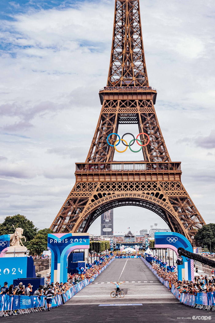 Remco Evenepoel finish line photo - 9GAG