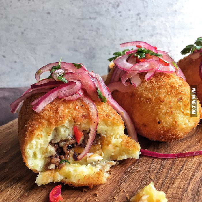 Peruvian-style Papa Rellena (Deep Fried Stuffed Potatoes) - 9GAG