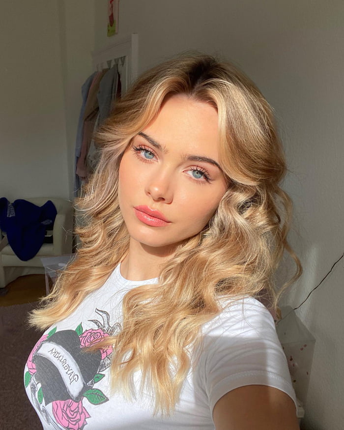 Sara Crumbleleg - 9GAG