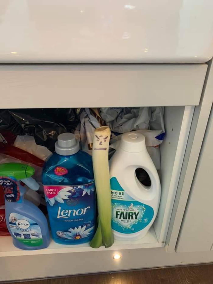 There's a serious leek under the sink! - 9GAG