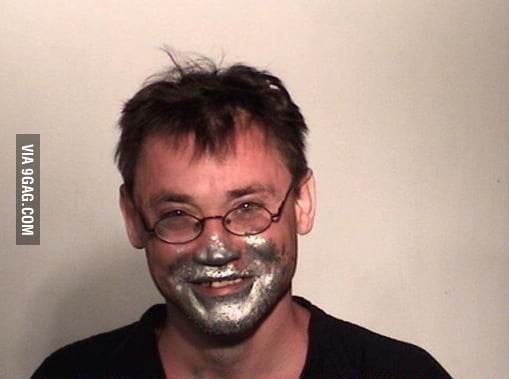 Mugshot from this guy's 48th time being arrested for huffing paint. - 9GAG