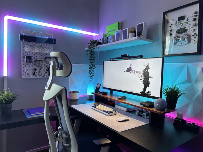 Desk setup - 9GAG