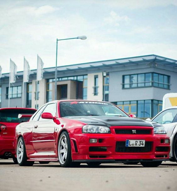 Red Nissan Skyline GT-R(R34) - 9GAG