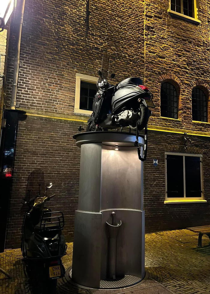 Perfect placement - 9GAG