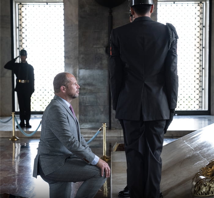Belgian Defense Minister paying his respects in Turkey - 9GAG