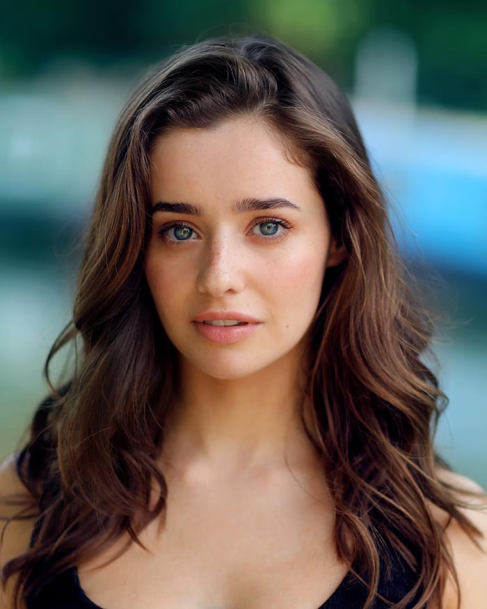 Grace Victoria Cox - 9GAG
