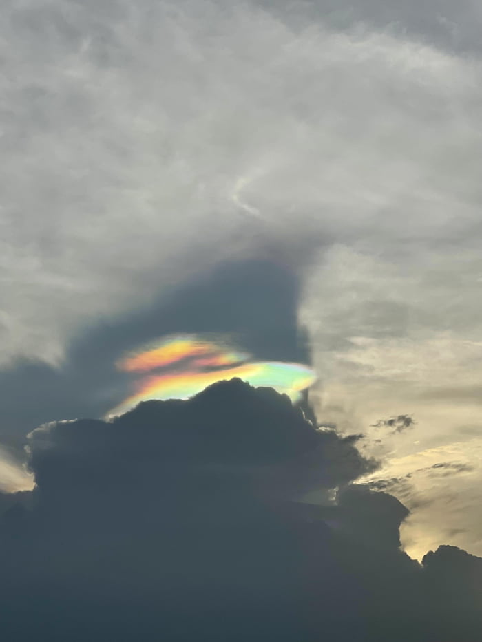 An extremely rare rainbow coloured iridiscent cloud over Vadodara, India. - 9GAG