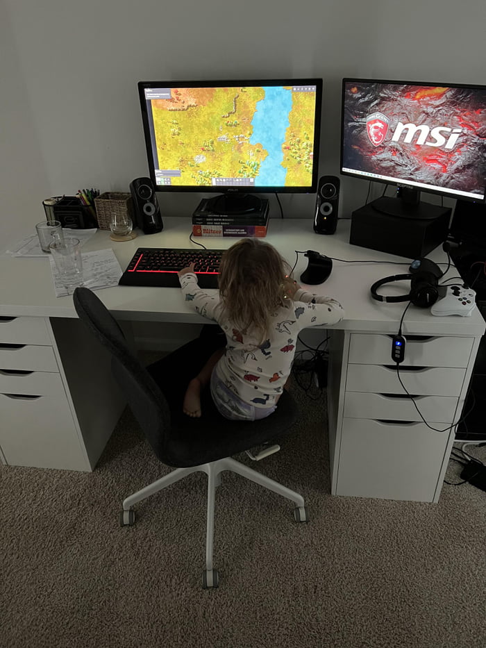 She already has the gamer posture down! - 9GAG