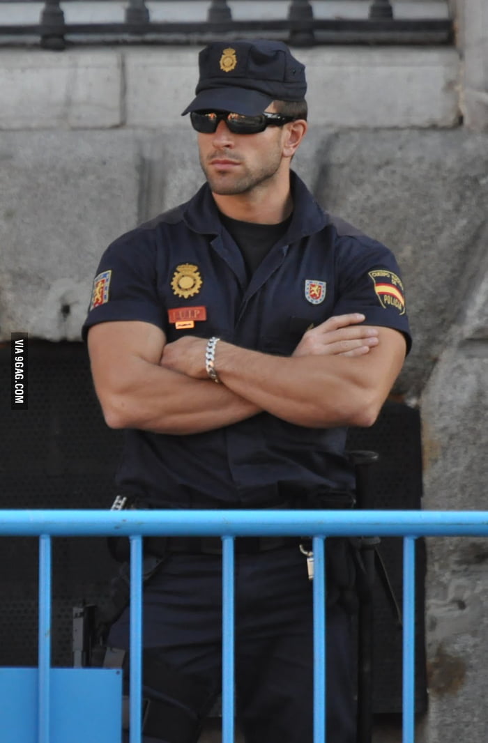 Just a random police officer in Spain - 9GAG