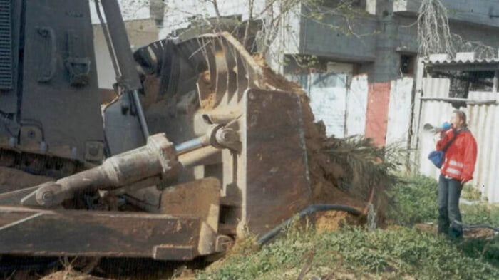 American Activist Rachel Corrie, 23, Stands Between An Israeli ...