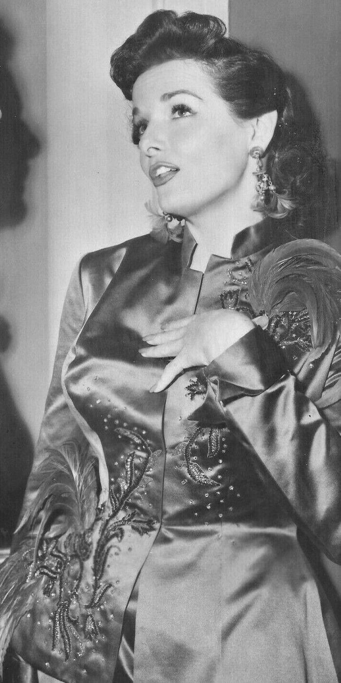 Classic Hollywood glamour from the 40s. - 9GAG