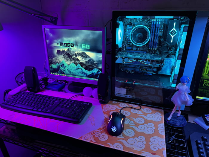 Retro Windows 7 Build - 9GAG