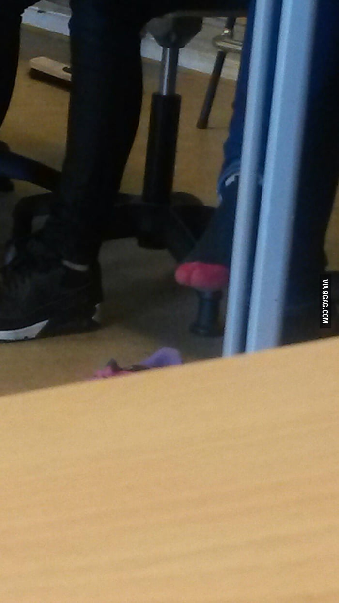 Girl in my class literally had camel toe. - 9GAG
