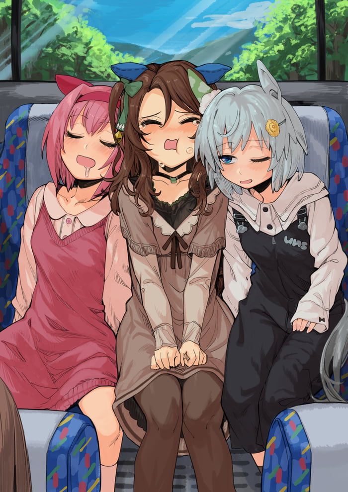 Cramped bus ride - 9GAG