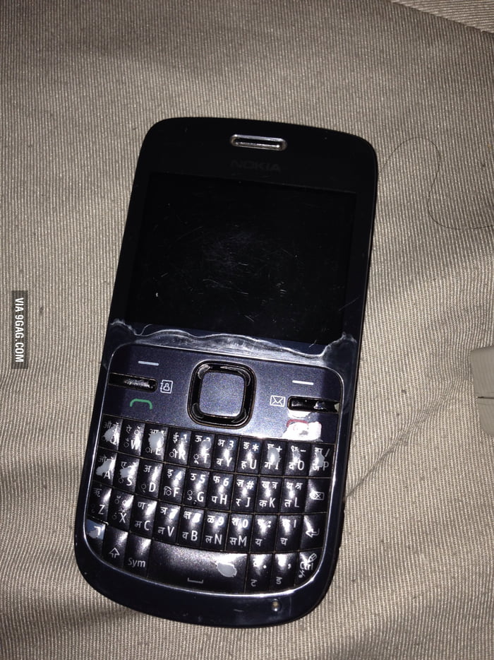 Remember this? Still using this bad ass qwerty nokia phone c3 - 9GAG