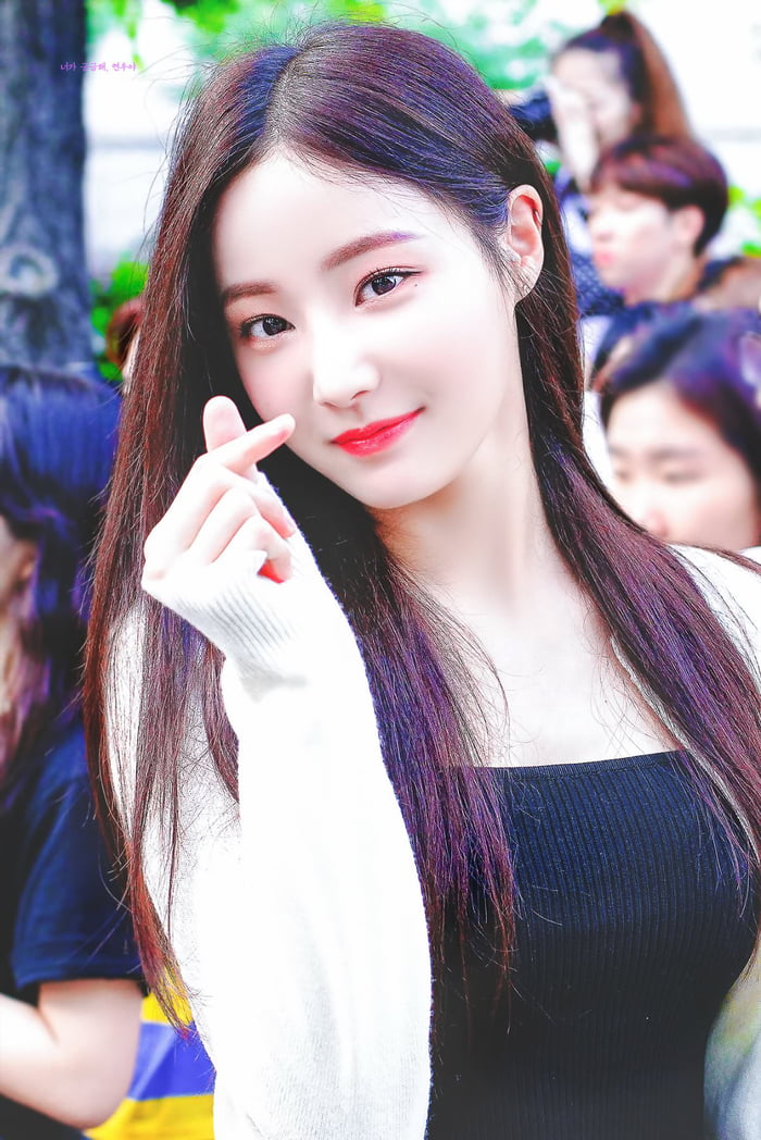 Yeonwoo - 9GAG