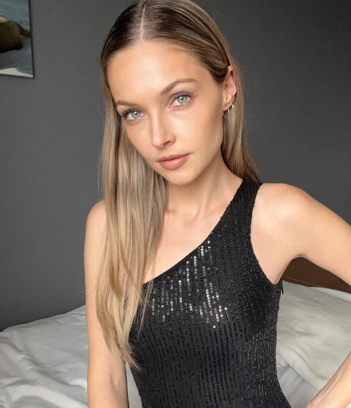 Ashley Smouter - 9GAG