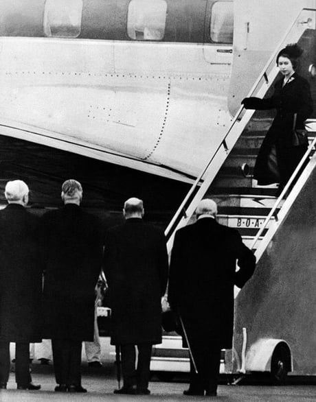 King George VI having fun (1938) - 9GAG