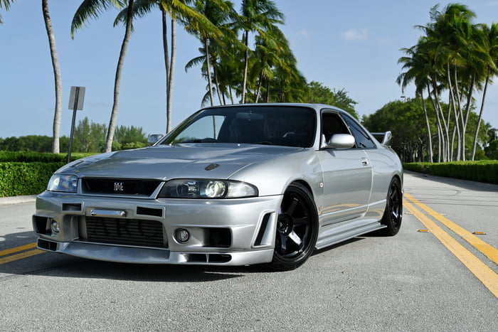 Nissan Skyline GT-R(R33) The Most Hated Nissan Skyline. - 9GAG
