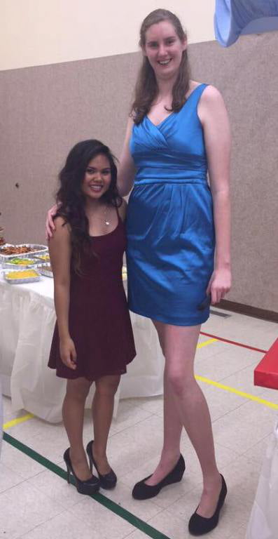 As a 214cm/7ft tall i never thought asian will be this short - 9GAG
