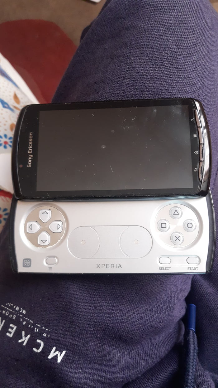 Sony Xperia PLAY - the PlayStation phone - 9GAG