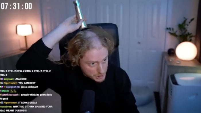 Streamer Notices Dent In His Head Due To Prolonged Headphone Use - 9GAG
