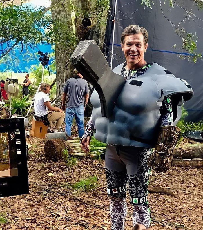 Josh Brolin behind the scenes of Avengers Infinity War - 9GAG