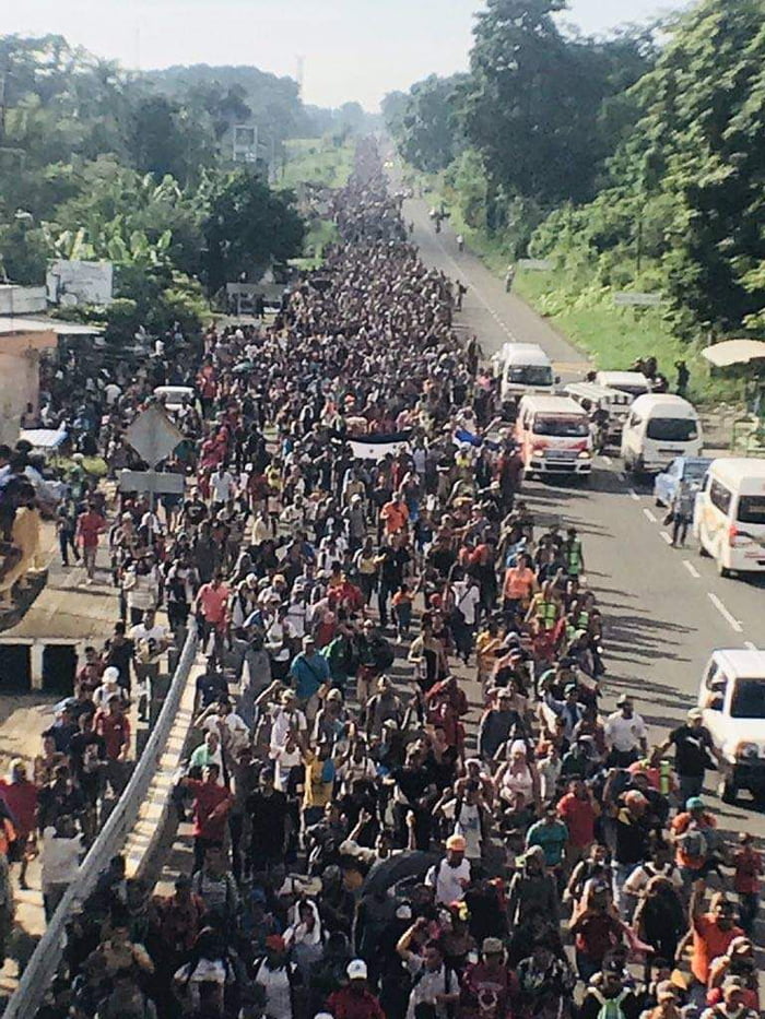 A Caravan of 3000+ immigrants, running away from Honduras heading to ...